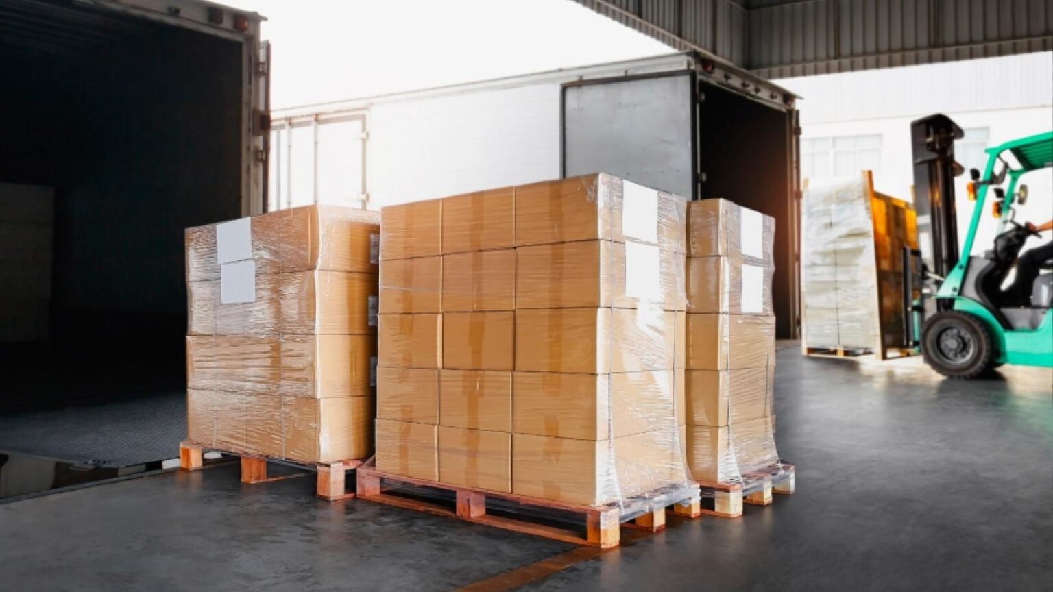 Vaughan to Regina Cargo Transport | FTL, LTL, Container Delivery